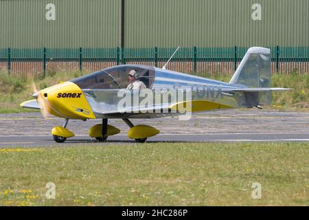 An aircraft at Sandtoft airfield Stock Photo - Alamy