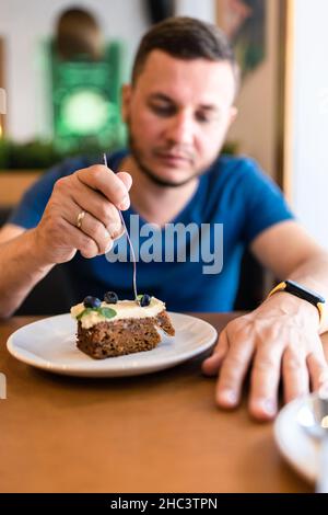 Man eats cake Stock Photo - Alamy