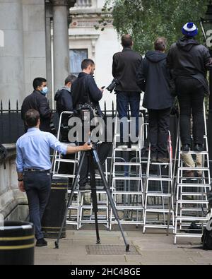 Photographers in Downing Street waiting for Jeremy Hunt to appear ...