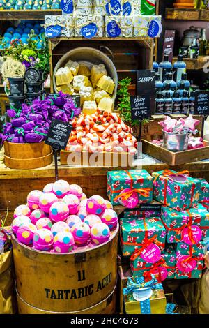 Where can i buy lush bath bombs store
