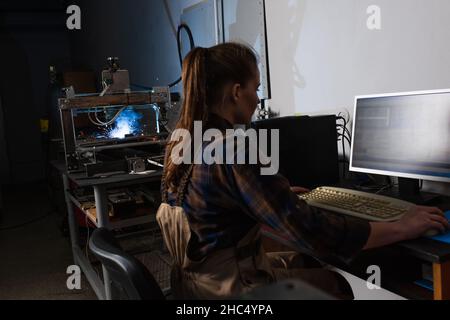 Welder using computer near welding machine in factory Stock Photo - Alamy