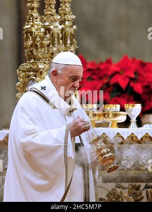 Vatican City, Vatikanstadt. 23rd Dec, 2021. Pope Francis celebrates ...