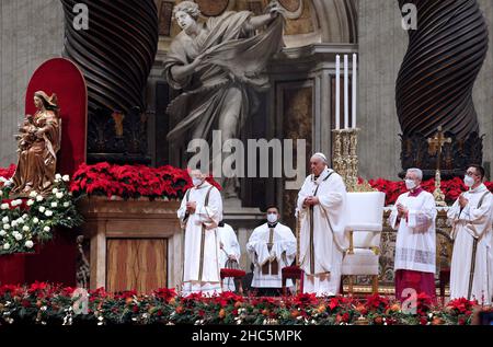 Vatican City, Vatikanstadt. 23rd Dec, 2021. Pope Francis celebrates ...