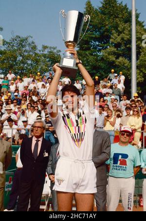 Italian tennis player Omar Camporese, 1990s Stock Photo - Alamy