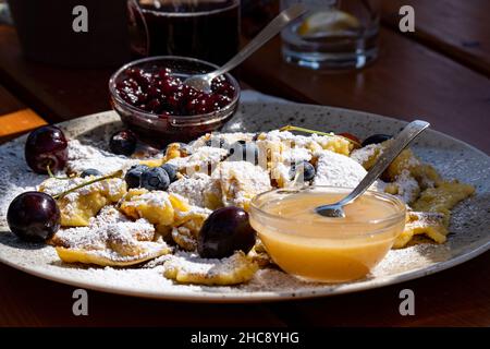 Typical austrian dessert Kaiserschmarrn Stock Photo - Alamy