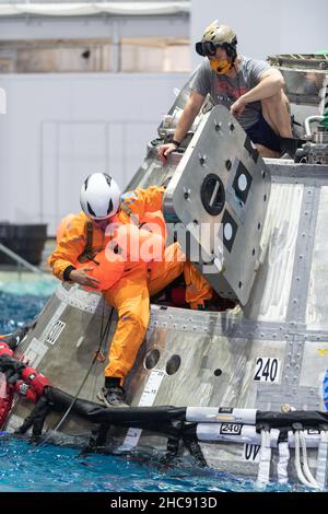 General view of the Neutral Buoyancy Laboratory used for astronaut EVA ...