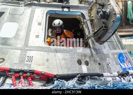 General view of the Neutral Buoyancy Laboratory used for astronaut EVA ...