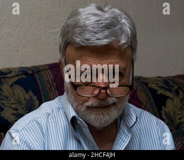 Old man smirking at the camera Stock Photo - Alamy