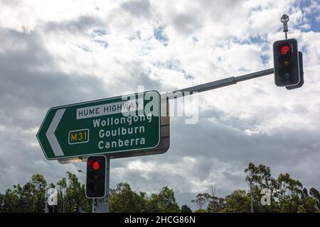 A road sign for the Hume Highway M31 in Campeblltown Stock Photo - Alamy