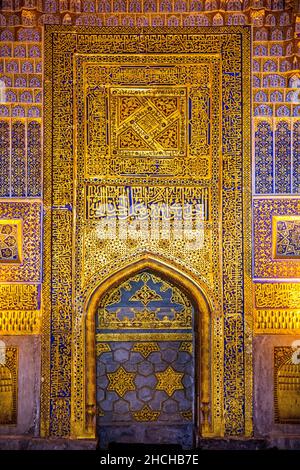 Tillakori Medrese, shining gold interior of the mosque, Registan Square ...