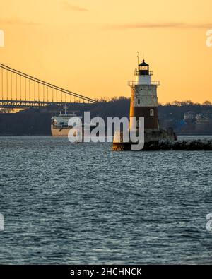 Robbins Reef Lighthouse, located in Upper New York Bay Stock Photo - Alamy