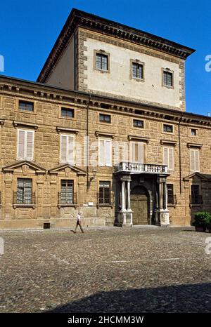 Mantova - Piazza Canossa Stock Photo - Alamy