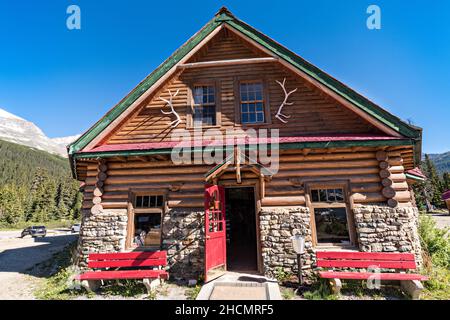 Jimmy Simpsons Trading Post in Banff National Park Stock Photo - Alamy