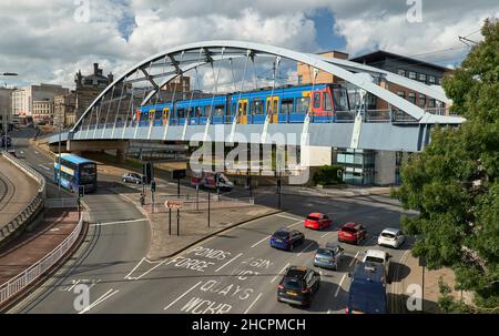 Sheffield Supertram crossing Park Square Bridge, Sheffield, South ...