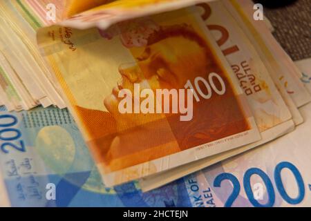 Two hundred shekel bank notes Stock Photo - Alamy