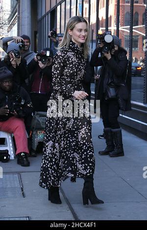 New York - NY - 20190205 Taylor Schilling smiles and poses for pictures ...