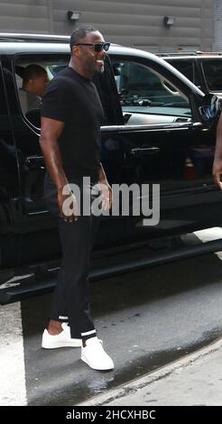 New York - NY - 20190730 Idris Elba is all smiles as he wears a black ...