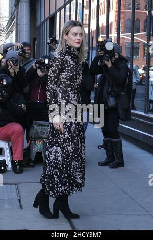 New York - NY - 20190205 Taylor Schilling smiles and poses for pictures ...