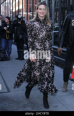 New York - NY - 20190205 Taylor Schilling smiles and poses for pictures ...