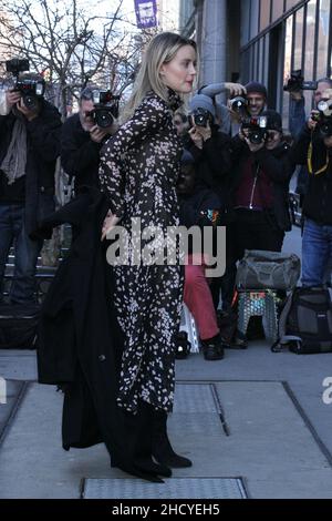 New York - NY - 20190205 Taylor Schilling smiles and poses for pictures ...
