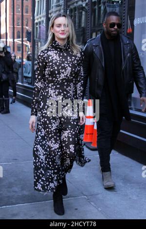 New York - NY - 20190205 Taylor Schilling smiles and poses for pictures ...