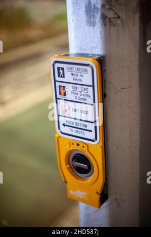 An audible pedestrian crosswalk signal Stock Photo - Alamy
