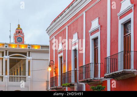 Merida, Mexico. Plaza Grande, charming spanish colonial city downtown ...