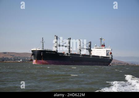 Bulk freighter Seattle Harmony. Commercial freight and container ships ...