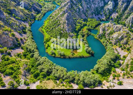 Wild scenery, river of Zrmanja grand canyon nature park, Dalmatia ...