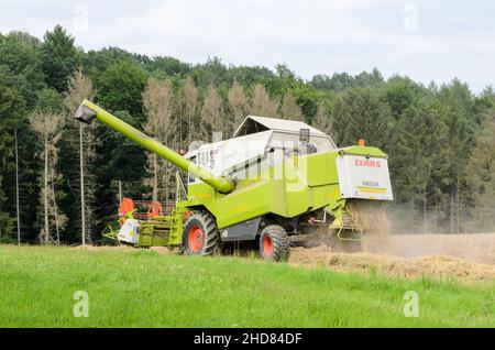 Claas Mega 350 combine harvester with C 450 folding cutterbar in action ...