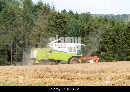 Claas Mega 350 combine harvester with C 450 folding cutterbar in action ...