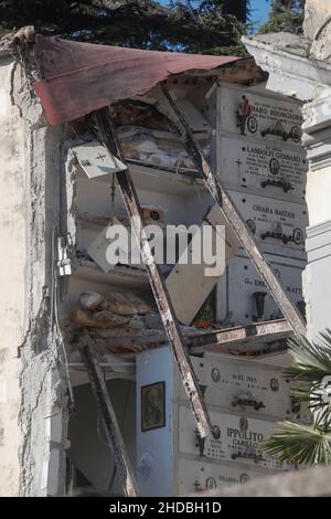 Naples, Italy. 05th Jan, 2022. Naples The collapse discovered in the ...