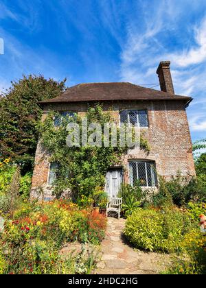South Cottage, Sissinghurst Castle Garden Stock Photo - Alamy