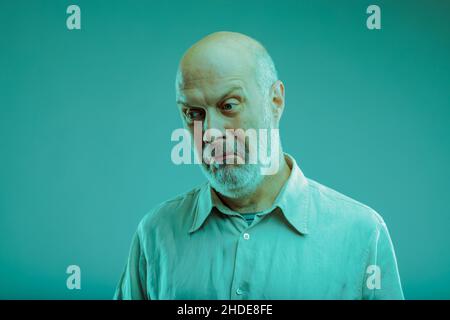 Sceptical senior man pulling a disbelieving face Stock Photo - Alamy
