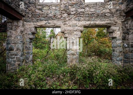 Abandoned stone building surrounded by greenery Stock Photo - Alamy