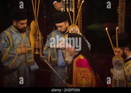 Greek Orthodox Easter mass, at the Ecumenical Greek Orthodox ...