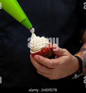 cupcake, icing, pastry tube, topping, cupcakes Stock Photo - Alamy