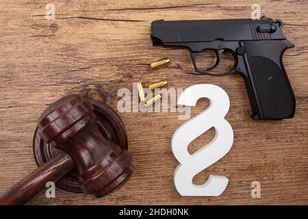 handgun, weapons law, gavel, handguns Stock Photo - Alamy