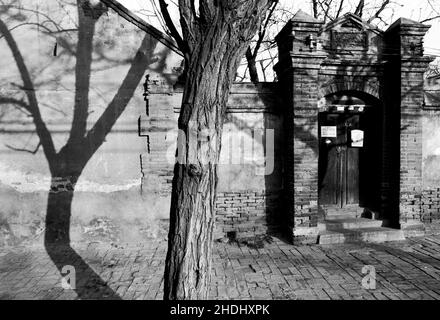 Courtyard of an old house in Beijing Hutong China Stock Photo - Alamy