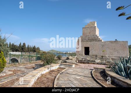 Persian tomb monument in Phokaia ( Foca), Izmir, TURKEY Stock Photo - Alamy