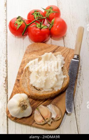 Bread homemade and garlics Stock Photo - Alamy