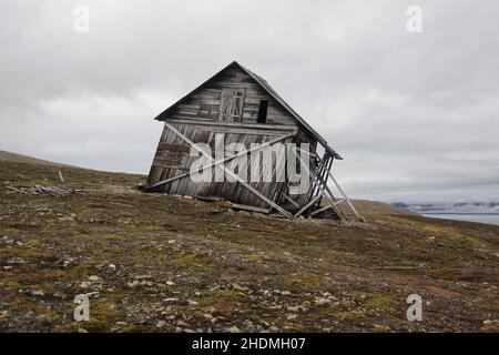 slanted, wooden cabin, svalbard islands, slanteds, cabins Stock Photo ...