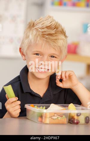 boy, eating, packed lunch, boys, eat, packed lunchs Stock Photo - Alamy