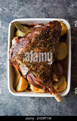 roast dinner, lamb, roast dinners, lambs Stock Photo - Alamy