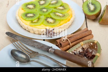 kiwi, fruit pie, kiwis, pies Stock Photo - Alamy