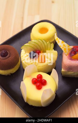 tartlet, bakery, tartlets, bakeries, cake shop Stock Photo - Alamy