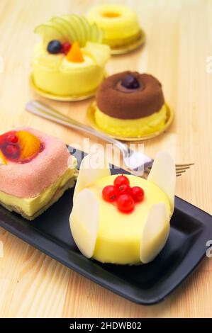 tartlet, bakery, tartlets, bakeries, cake shop Stock Photo - Alamy