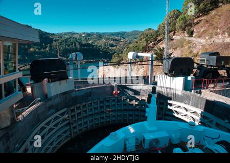Carrapatelo lock and barrage Stock Photo - Alamy