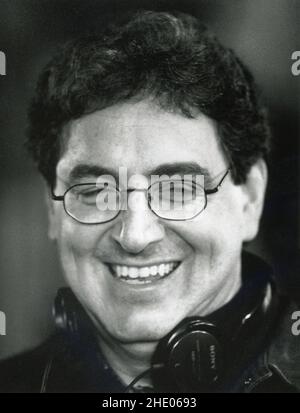 ANALYZE THIS, director Harold Ramis on set, 1999, © Warner Brothers ...