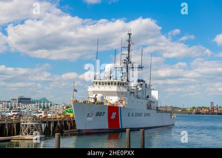 United States Coast Guard medium endurance cutter Tampa is anchored at ...